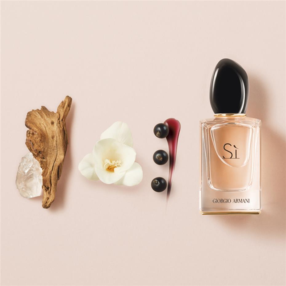 Armani si fragrance shop store